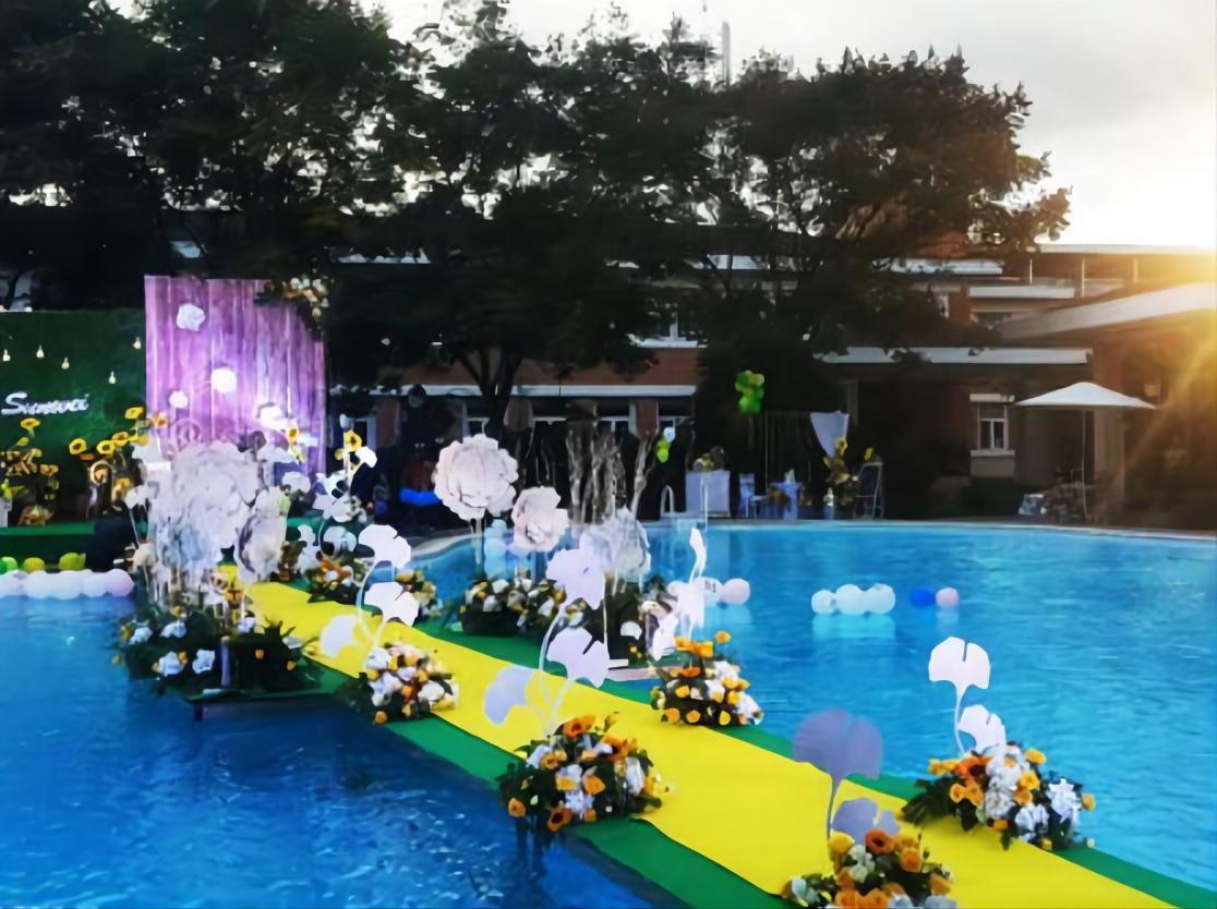 Swimming Pool Stage Wedding Glass Moving Stage for Sale from China ...