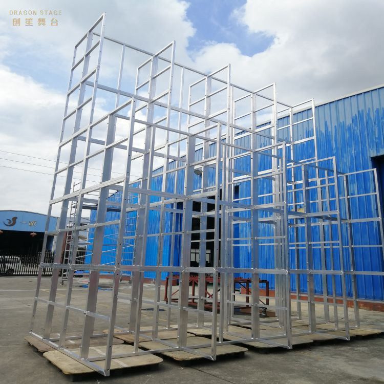 Hanging truss mountain