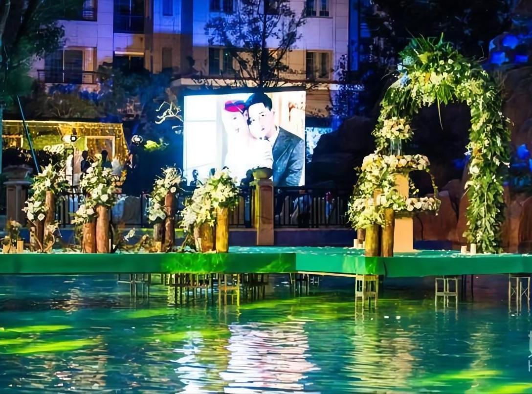 TUV /CE Certification Swimming Pool Wedding Acrylic Stage from China ...
